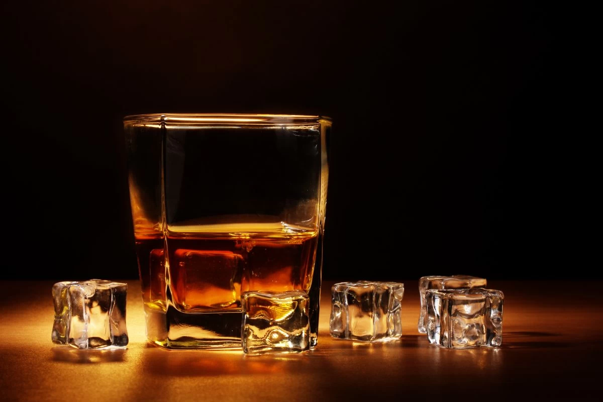 Kako se servira i pije viski? :: CALIX